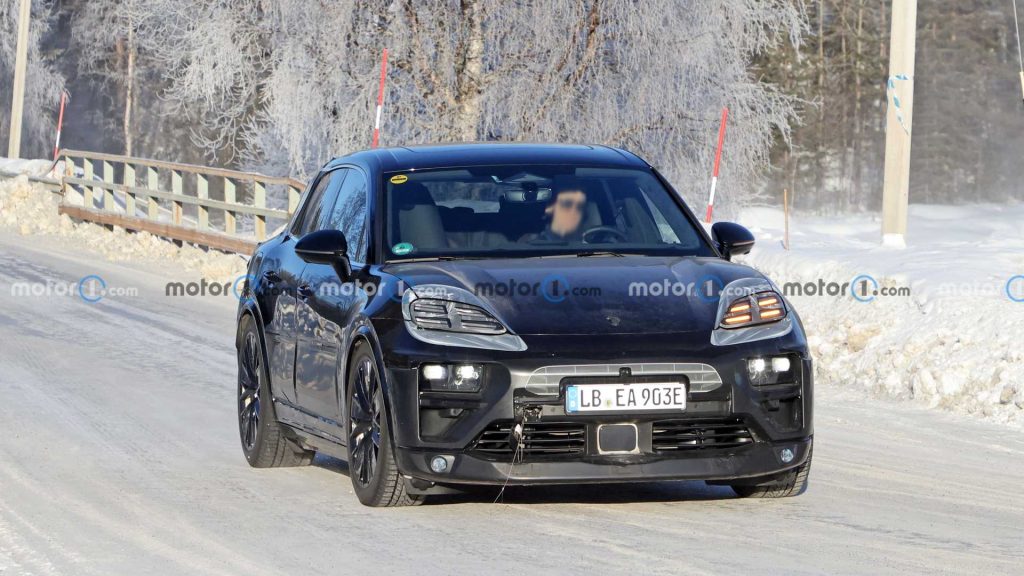 Spyshot ภาพภายใน 2024 Porsche Macan EV มีพละกำลังสูงสุด 612 แรงม้า แรงบิด 1,000 นิวตันเมตร - EVMoD