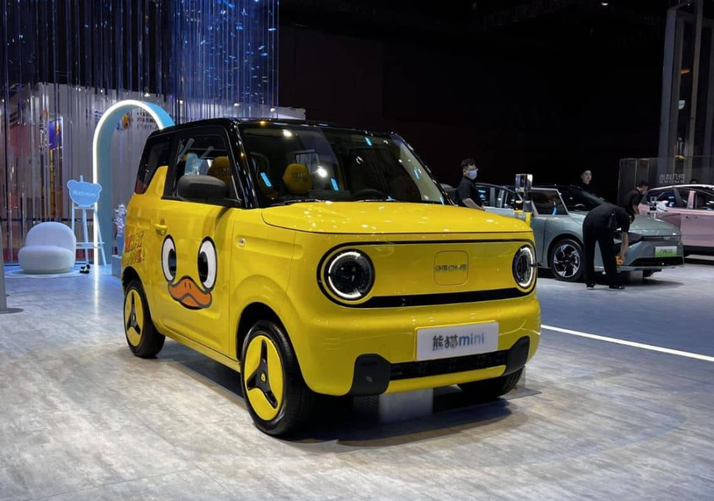 รถไฟฟ้าคันเล็กน่ารัก Geely Panda Mini ลายเป็ดน้อยสีเหลือง Limited ...