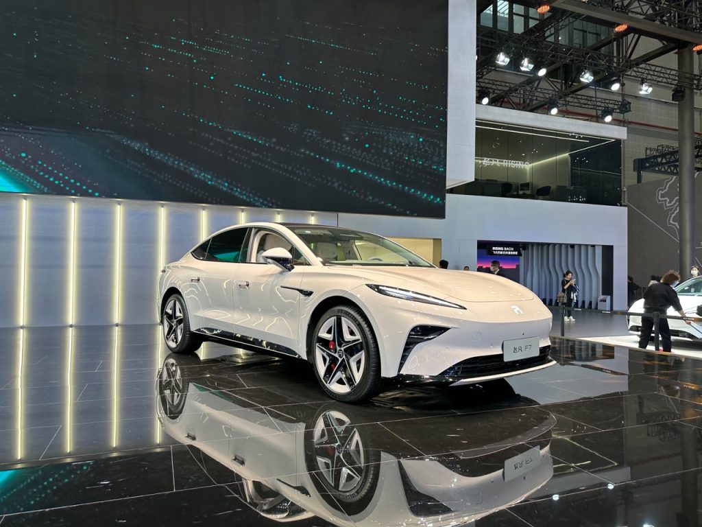 Rising Auto F7 รถซีดานไฟฟ้า วิ่งได้ไกล 600 กม. เปิดตัวอย่างเป็นทางการใน ...