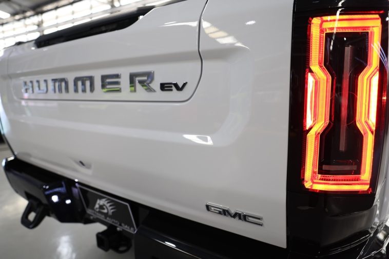 ค่าตัว 14 ล้านบาท! GMC Hummer EV Edition 1 กระบะไฟฟ้าคันแรกในไทย - EVMoD