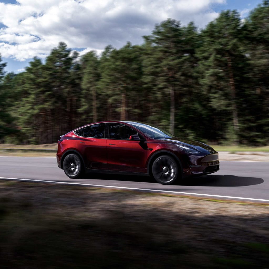 Tesla Europe อัปเดต รถ Model Y สี Midnight Cherry Red จะพบเห็นในยุโรป ...