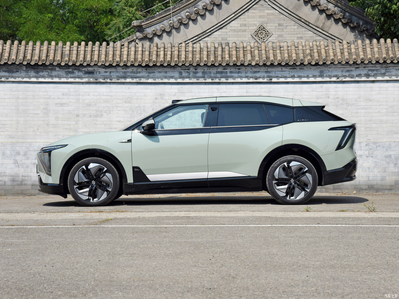 เปิดตัวอย่างเป็นทางการในประเทศจีน HiPhi Y SUV ไฟฟ้า 100% ราคาเริ่มต้นที่ 339,000 หยวน (ประมาณ 1. ...