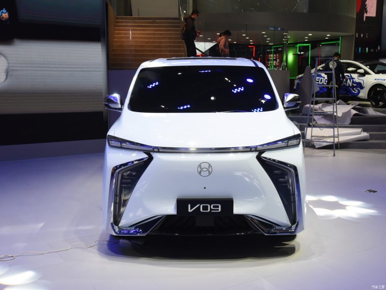 เผยรายละเอียด Hycan V09 MPV ไฟฟ้า 100% สามารถวิ่งได้ระยะทาง 750 กม. ซึ่งเป็นคู่แข่งกับ BYD Denza ...