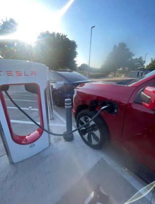 Tesla เริ่มติดตั้ง Magic Dock อีกครั้งในสถานีสหรัฐอเมริกา คาดว่าเตรียม ...