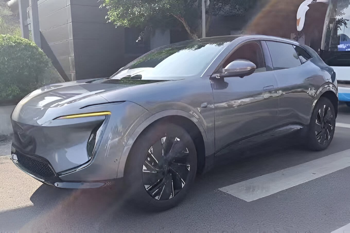 พบ Avatr 07 วิ่งทดสอบแบบไม่พรางตัว ก่อนวางขายในจีน มิ.ย. - ก.ค. นี้ คาดราคาเริ่มต้น 1 ล้านบาท ...