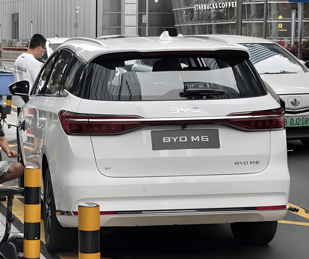 พบรถ MPV ไฟฟ้าล้วน BYD M6 รุ่นพวงมาลัยขวา (RHD) คาดว่าเข้าไทย ชมภาพ Spyshot และข้อมูลที่นี่ - EVMoD
